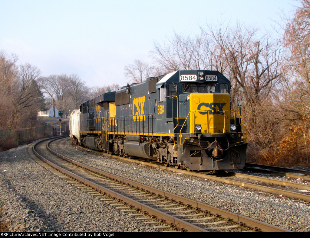 CSX 8584 and 735